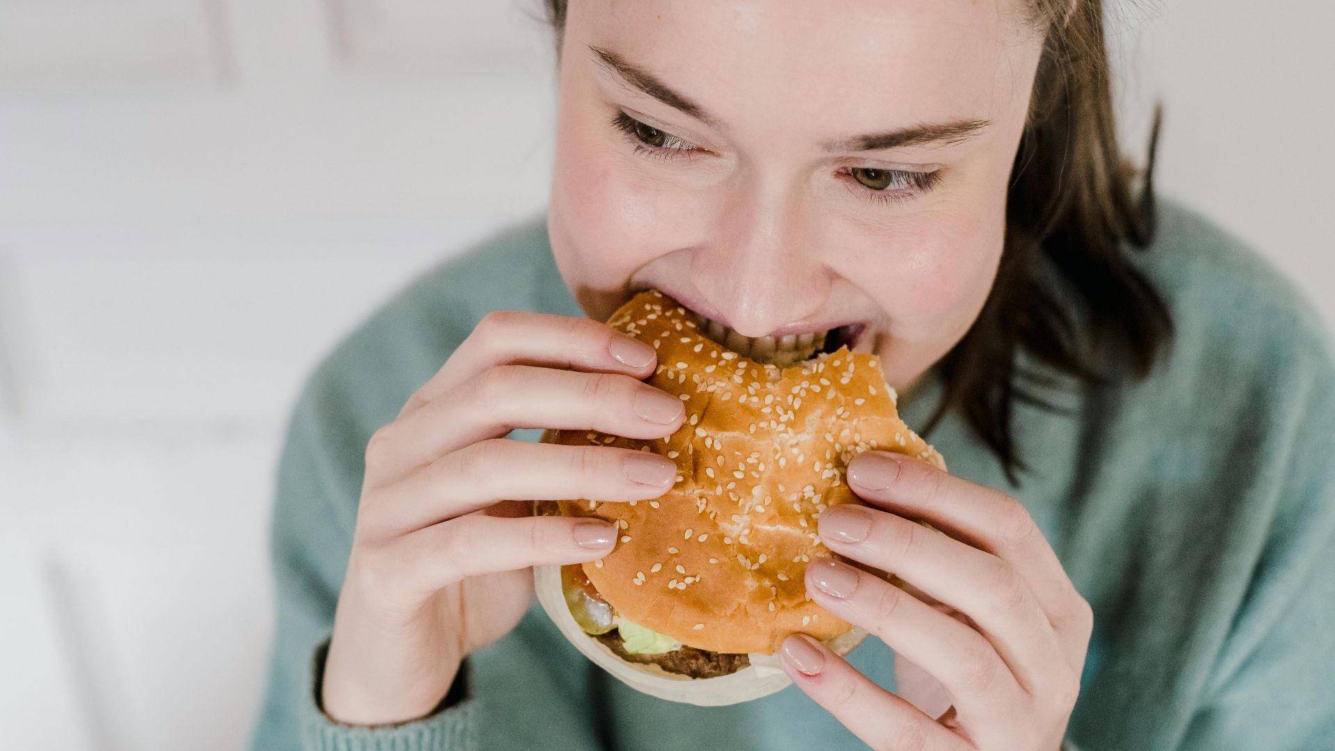20 raisons pour lesquelles vous avez encore faim après avoir mangé