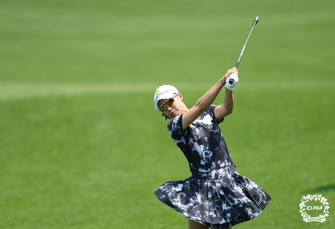 ‘4.5m 우승퍼트’ 성공 정윤지, 주먹 불끈쥐며 포효 “참았던 감정 솟구쳐”… Sh수협은행 MBN여자오픈 제패