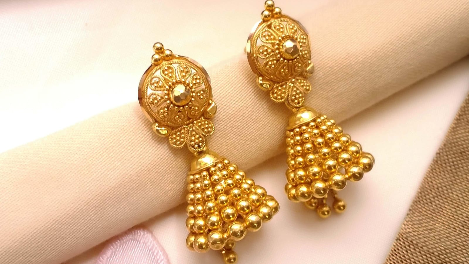 How to easily check gold quality at home: Hallmark and HUID explained