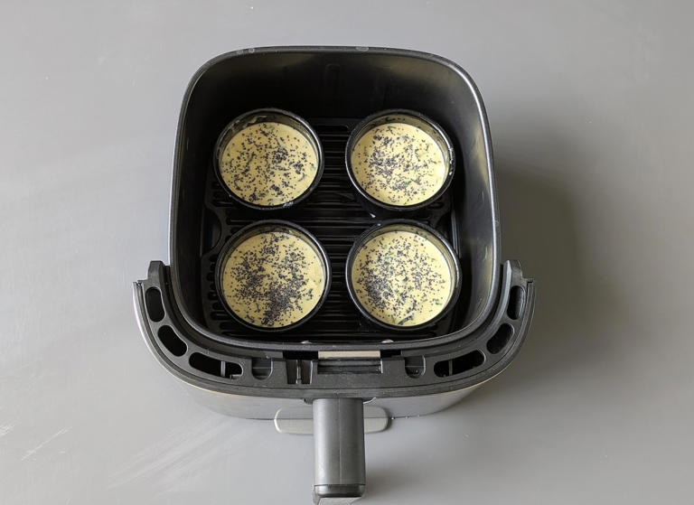 Ghriba almond and coconut cookies, a classic of moroccan pastry making