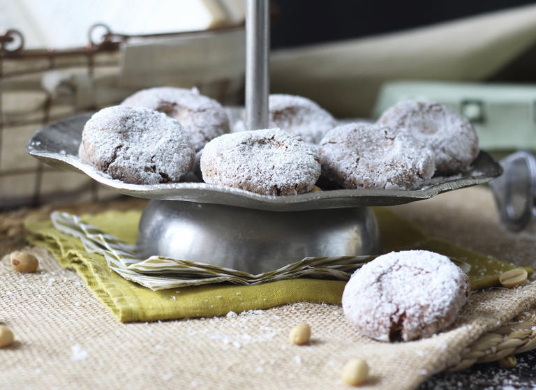 Ghriba almond and coconut cookies, a classic of moroccan pastry making