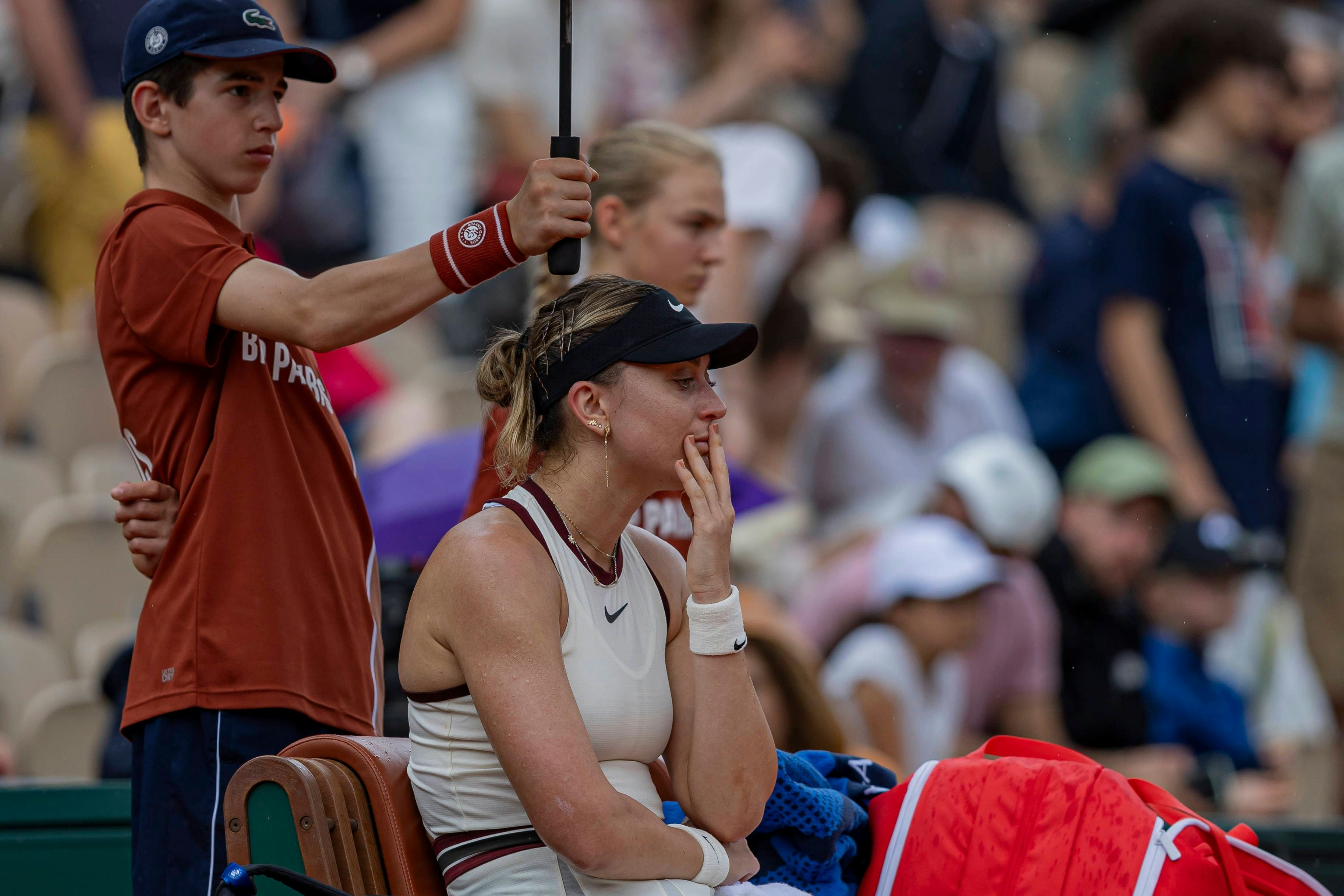 „Das ist jetzt nix von ihr!“: Tennis-Star pfeffert Ball Richtung Schiri – gleichgültige Reaktion ...