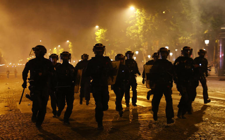 2 dead, police officer in a coma as Paris descends into chaos after PSG ...