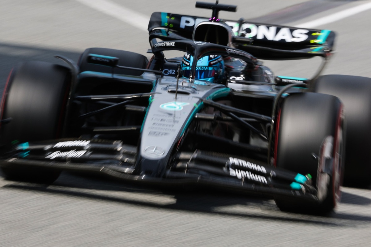 Russell: Hard compounds will be Mercedes' "only silver lining" in hot ...