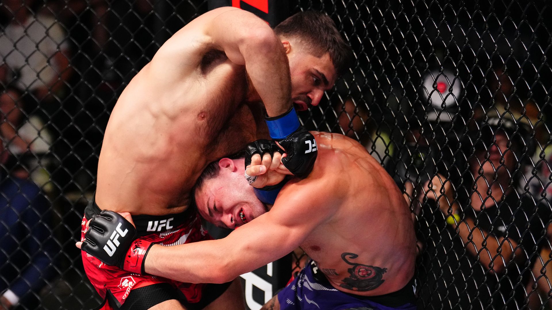 UFC Vegas 107 video: Ramiz Brahimaj puts Billy Ray Goff to sleep with ...