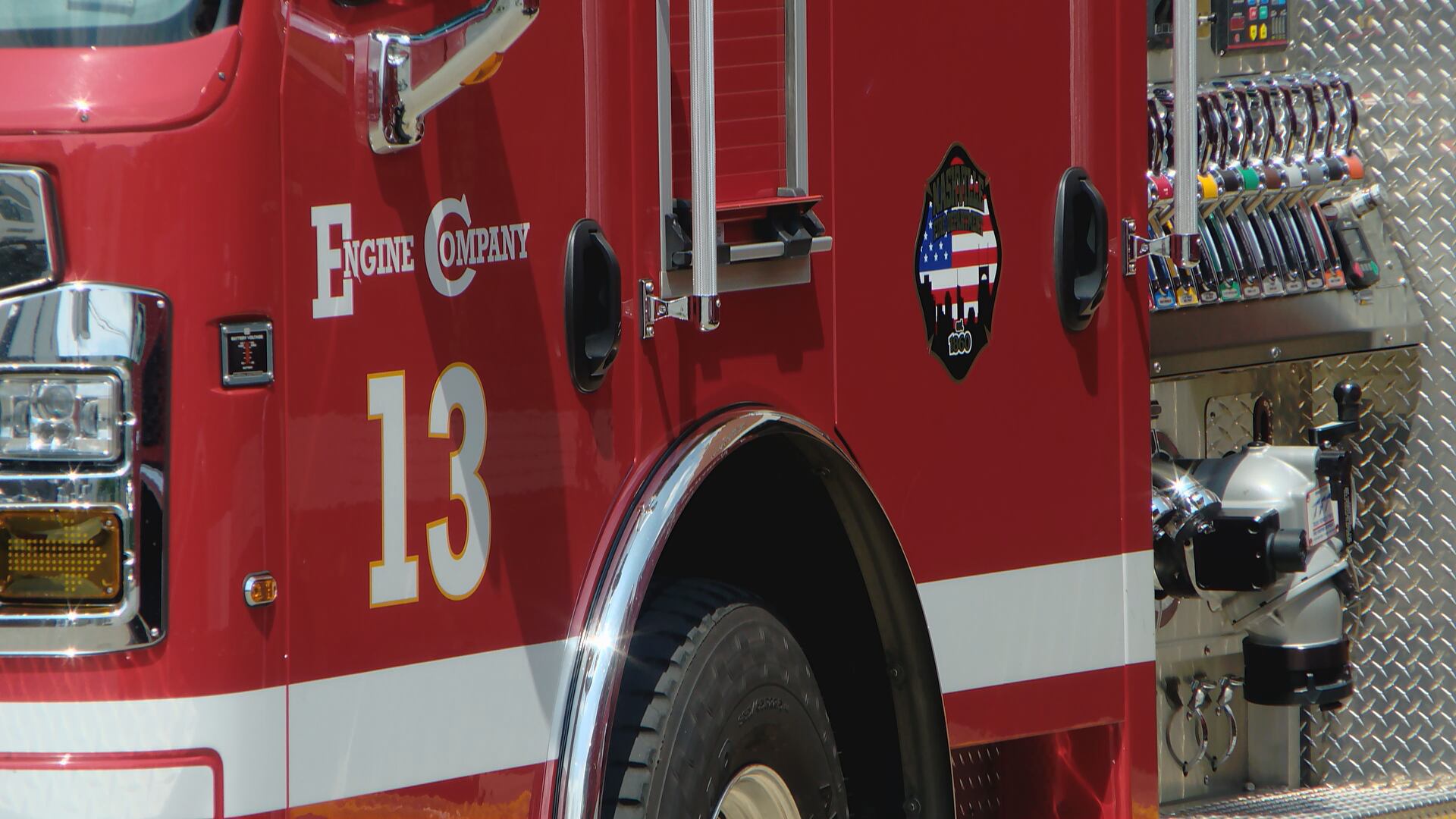 Crews fighting fire at Nashville transport warehouse