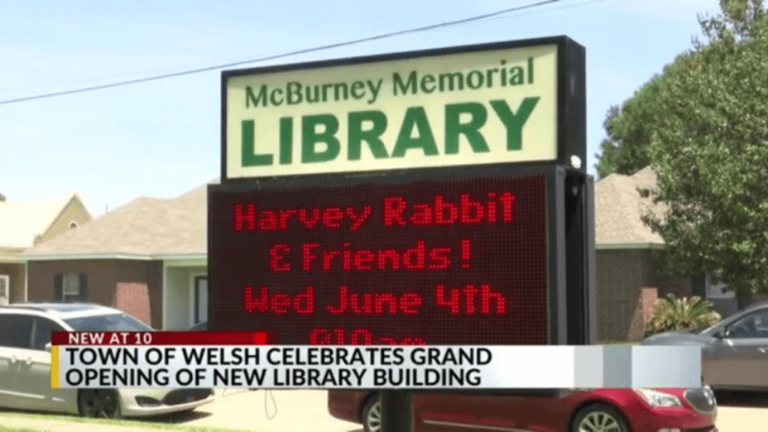 Welsh celebrates opening of new library building