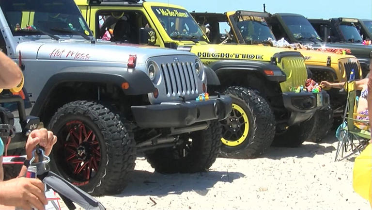 Jeepin the Coast Beach Crawl attracts hundreds