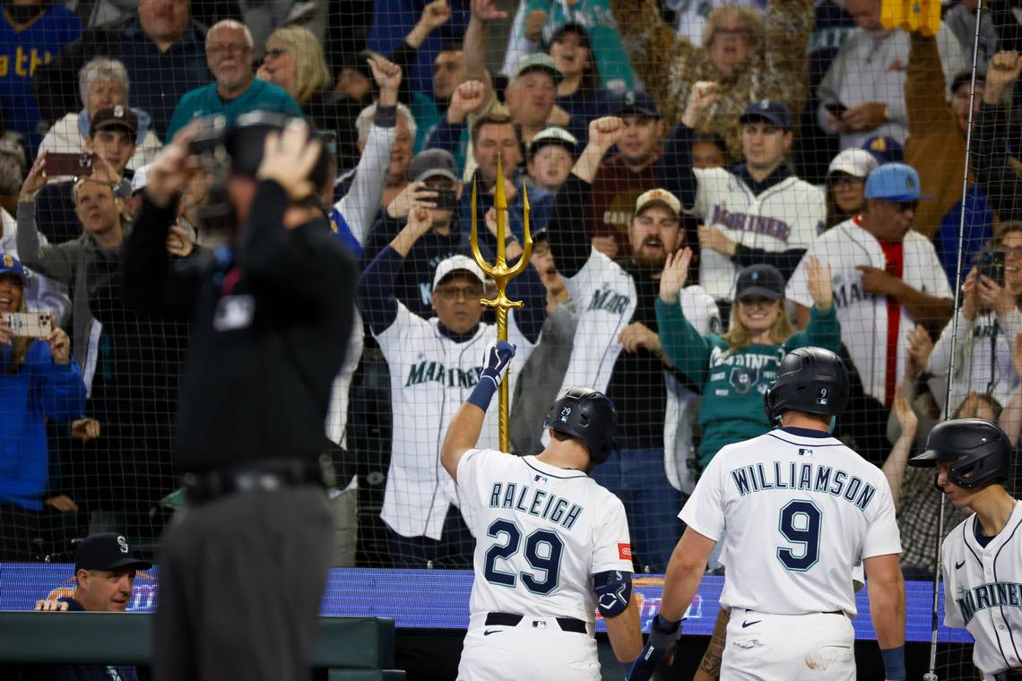 ‘Unreal': Seattle's Cole Young walks off Twins in MLB debut, Raleigh ...
