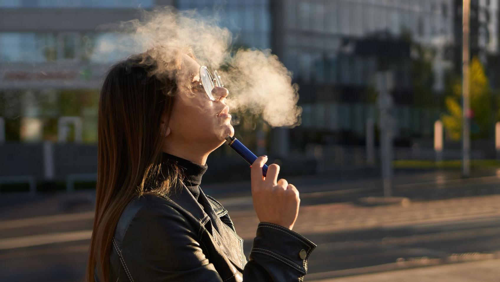 Call for NI to set a smoke-free target after disposable vapes ban