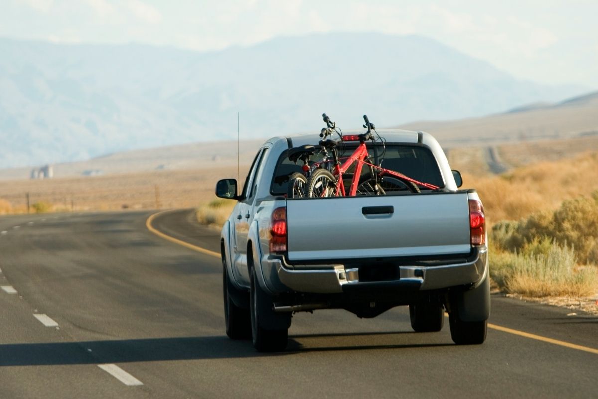 20 Simple Tips to Save Money on Road Trips