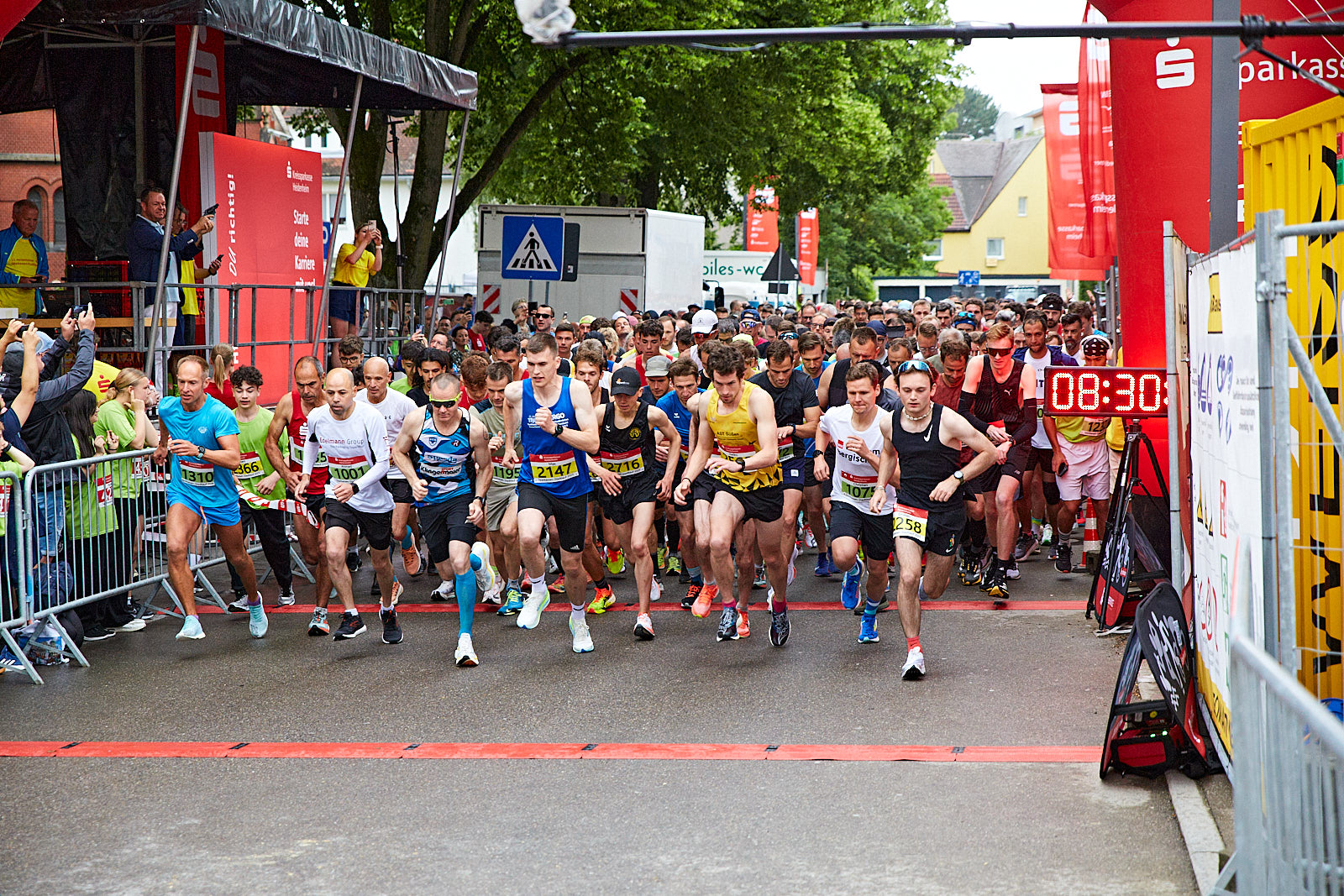 Heidenheimer Stadtlauf 2025: Der Start zum Halbmarathon und 10km-Lauf