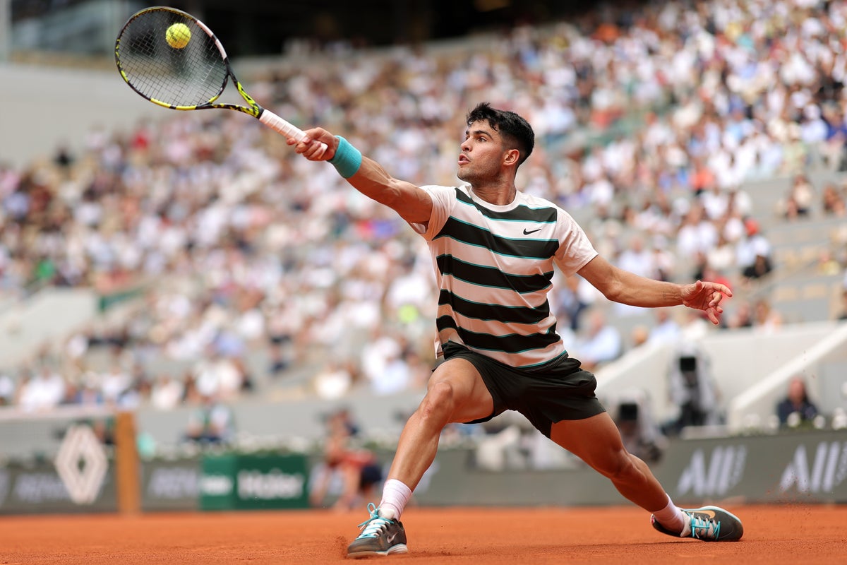 Carlos Alcaraz vs Ben Shelton LIVE: French Open scores after Iga ...
