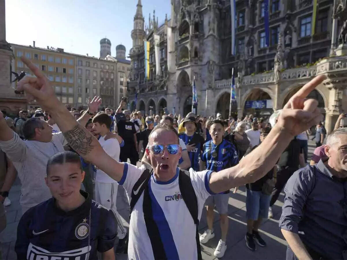 Two dead and 500 arrested in France during PSG win celebrations
