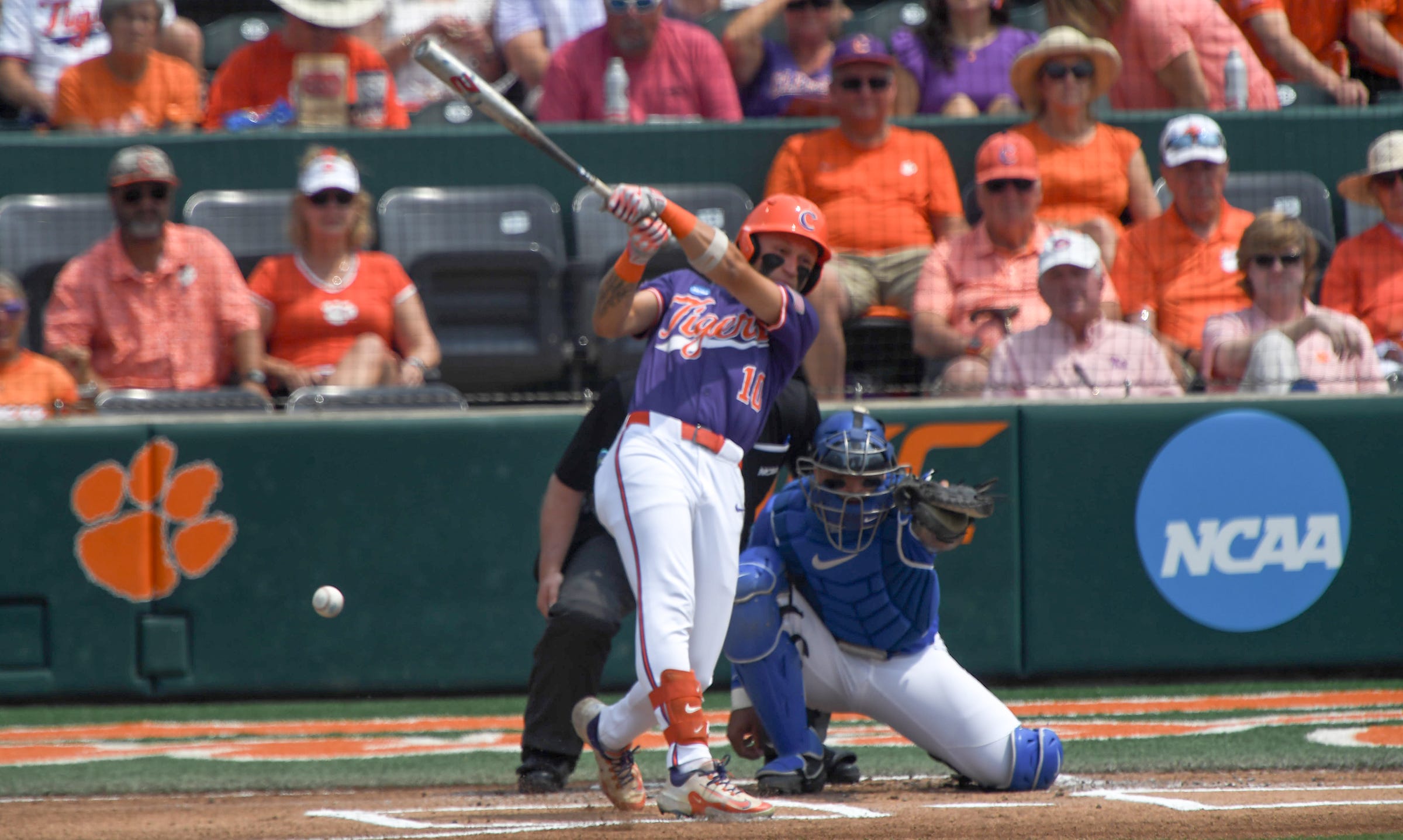 Clemson baseball vs. Kentucky live updates: NCAA Regional score, highlights