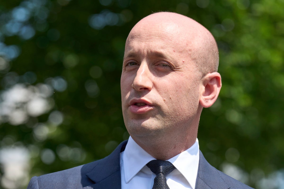 Stephen Miller describes Trump-heavy family life days after wife leaves ...