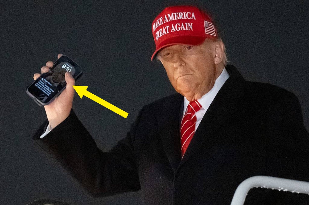 Donald Trump's Phone Lock Screen Is Once Again Going Viral Because It's ...