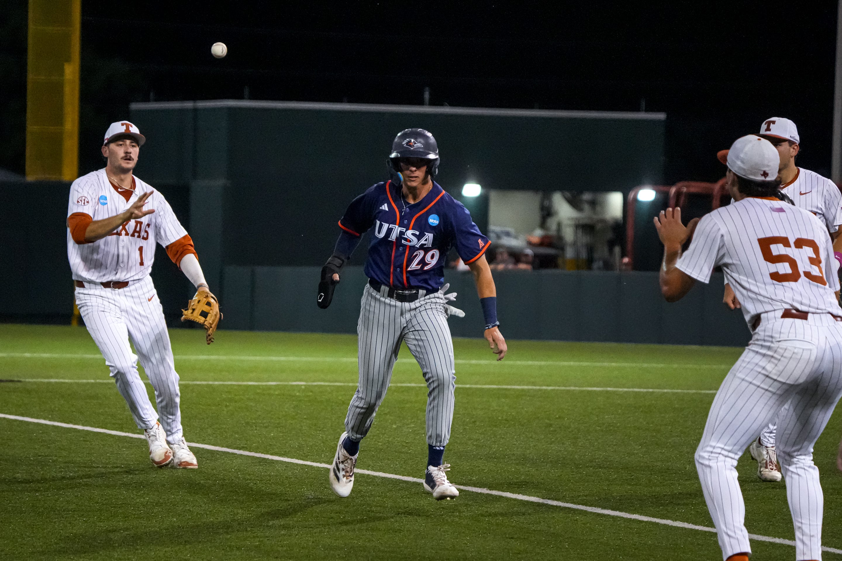 Texas baseball vs UTSA game score: Live updates as I-35 rivals battle ...