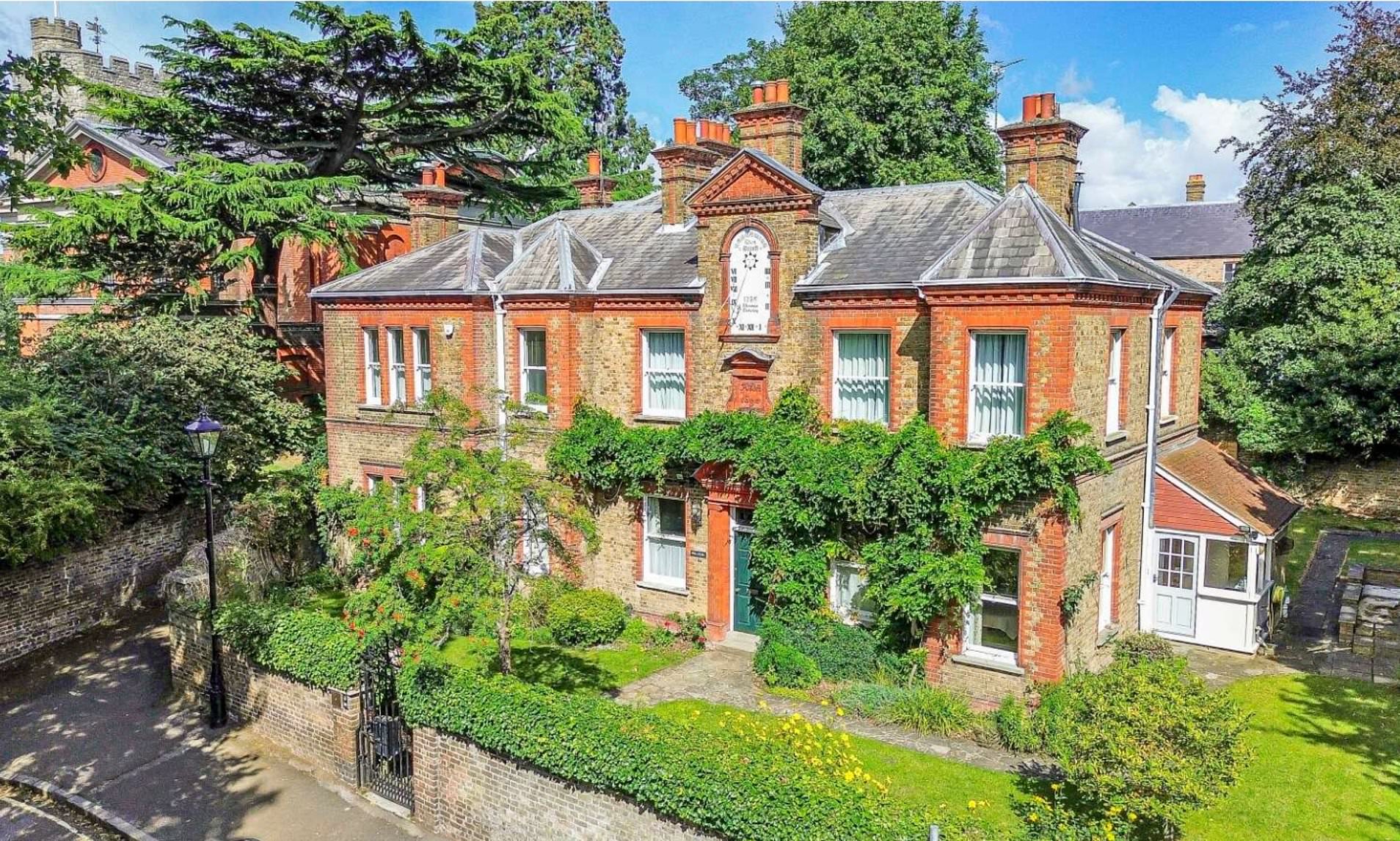 ITV star handed huge pay rise buys £3.5million 10-bedroom mansion... but there's a catch