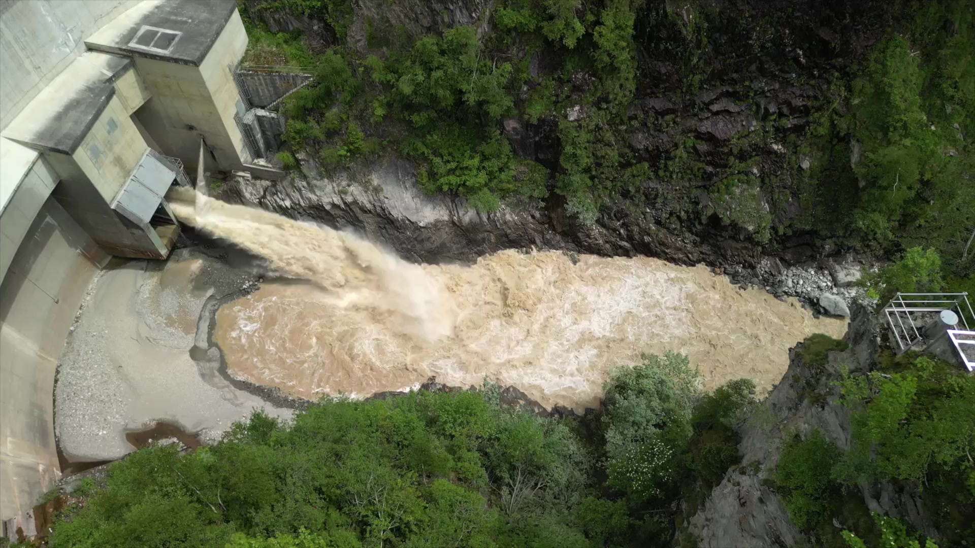 Blatten (VS) - le barrage de Ferden joue son rôle de rétention d'une ...