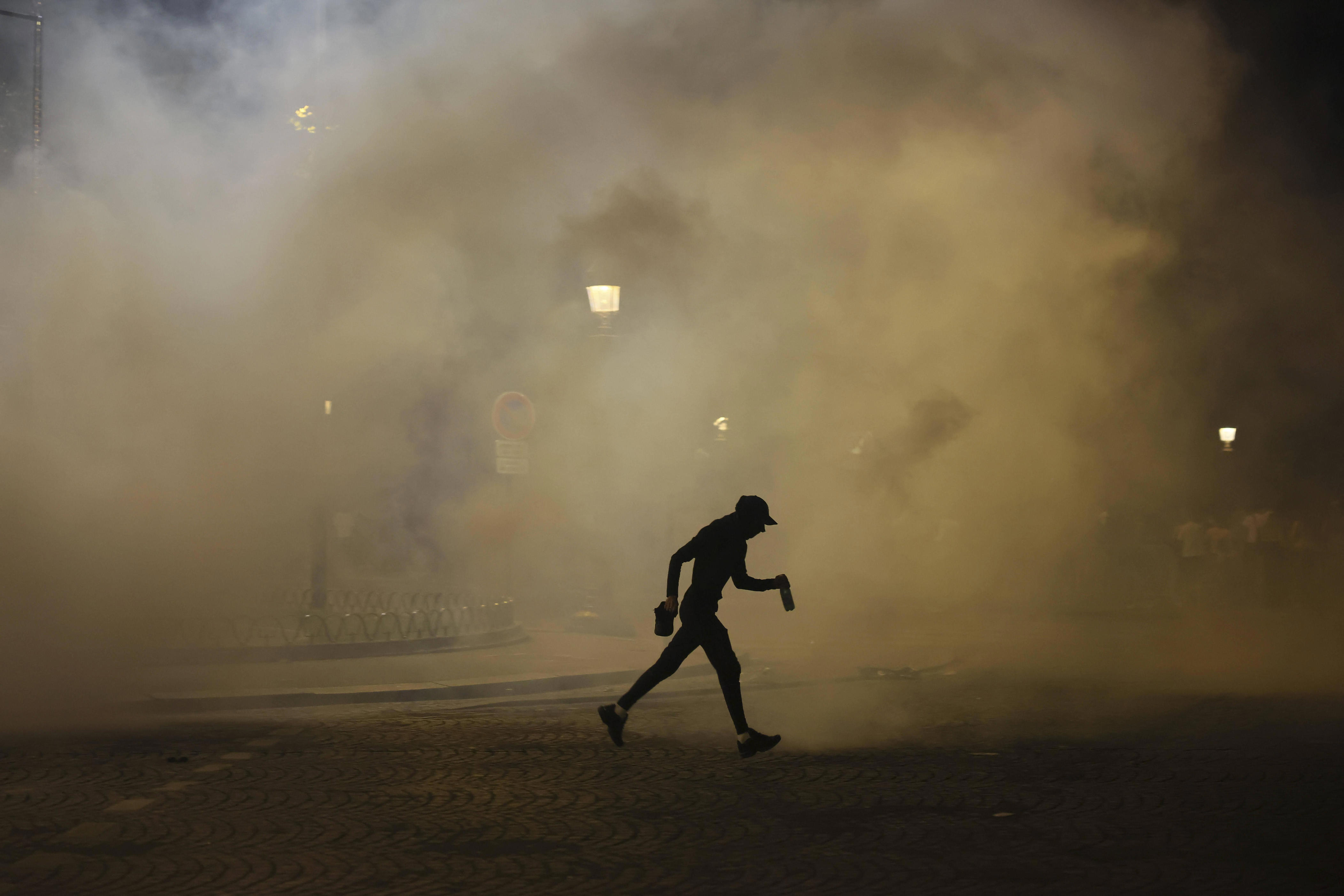 «La France sombre dans le chaos», «la fête vire à la guérilla»... Les ...