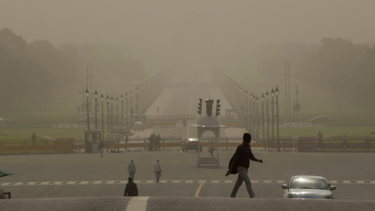 Delhi-NCR Sees Rains, Dust Storm Following IMD Forecast