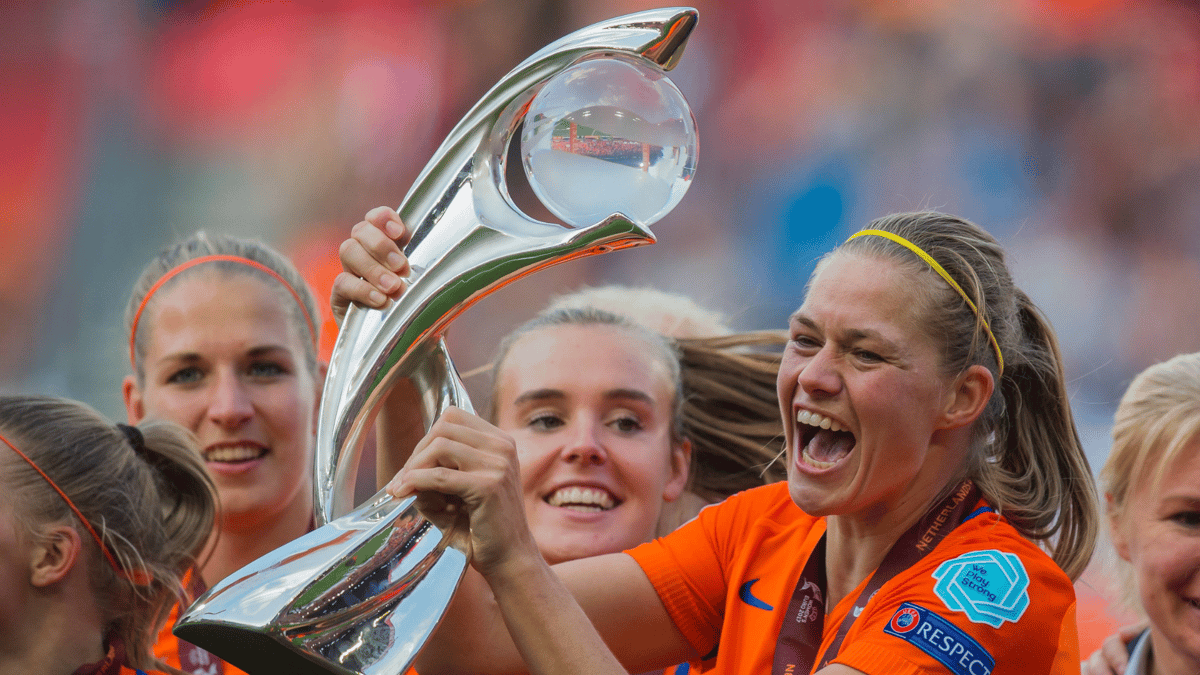 Oranje-international Anouk Dekker zet per direct punt achter ...