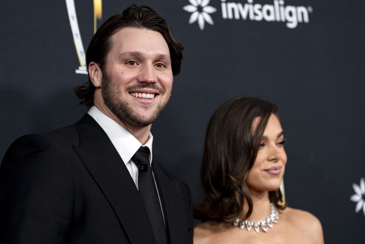 Reports: Hailee Steinfeld marries Josh Allen