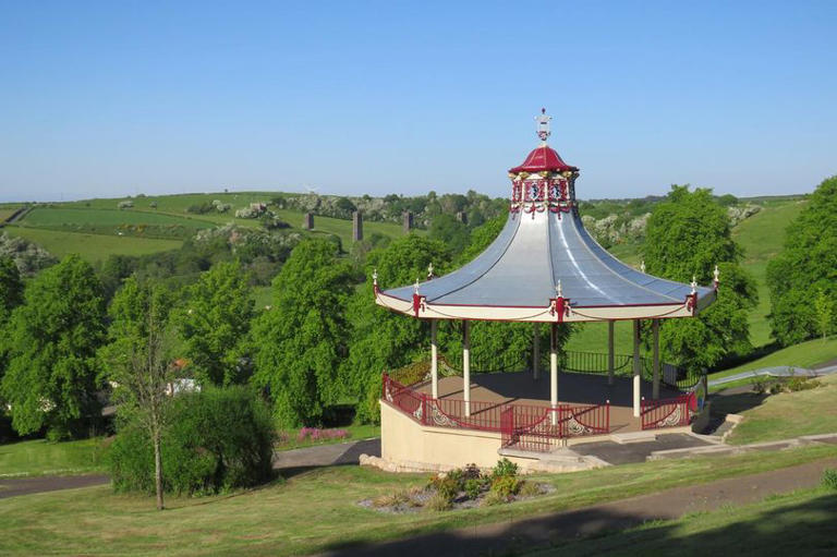 The stunning park near Glasgow that holds a beautiful piece of city history