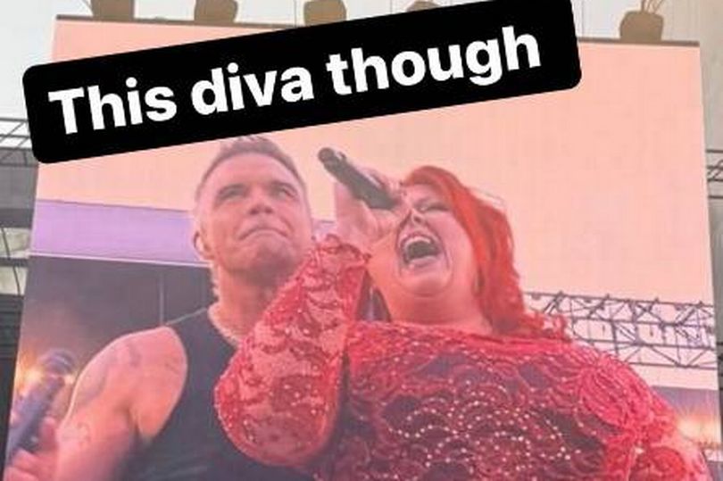 Edinburgh crowd goes wild as Michelle McManus join Robbie Williams for ...