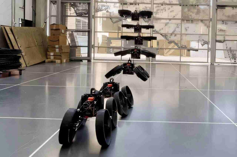 Videó: Ismerd meg a „Transformers” robotot, amely a levegőben alakot vált