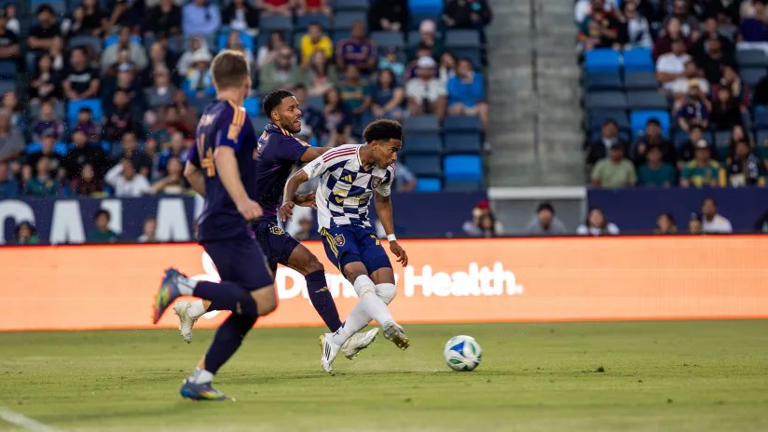 Galaxy pick up first victory, beating RSL 2-0