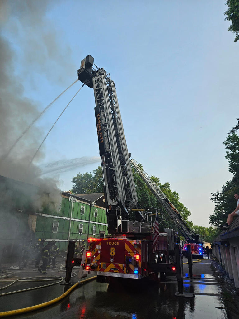 KCPD Bomb and Arson investigating apartment fire, building vacant for 2 ...