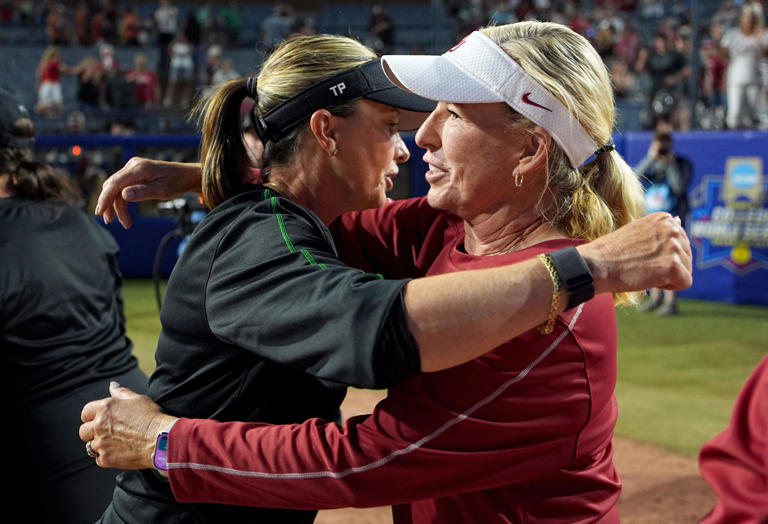 Oklahoma softball eliminates Oregon as Cydney Sanders powers Sooners ...