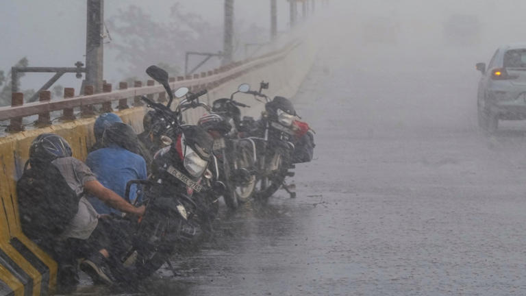 Rain Alert Across Uttar Pradesh Today, IMD Issues Thunderstorm Warning