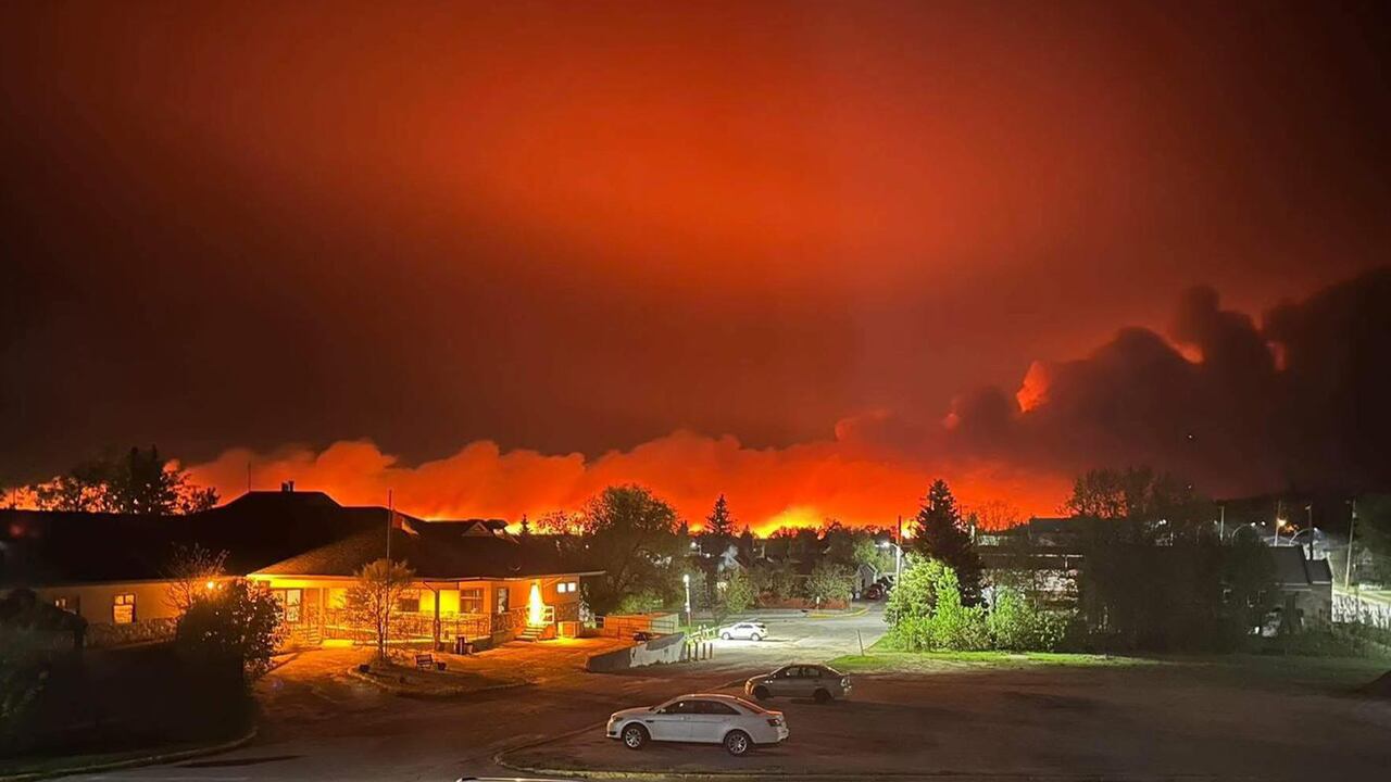 Evacuee describes having to escape wildfire near Flin Flon, Man.