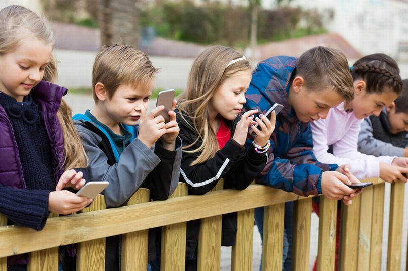 Headteacher explains shocking reason why smartphones will be completely ...