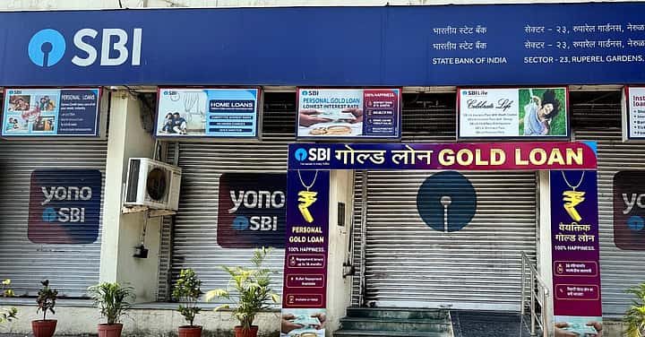 Money Heist Style Robbery In Karnataka: Armed Robbers Loot SBI Branch ...