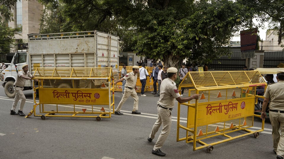 Delhi traffic alert! IP Marg, ITO, Vikas Marg, MGM IP flyover - Key ...