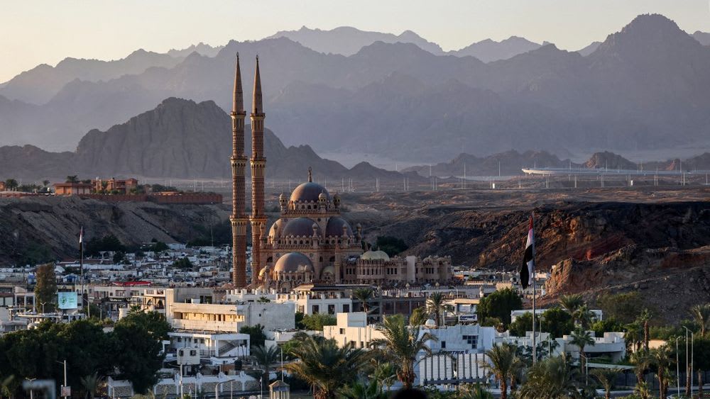 Russia eyes stronger ties with Egypt, plans consulate in Sharm el-Sheikh