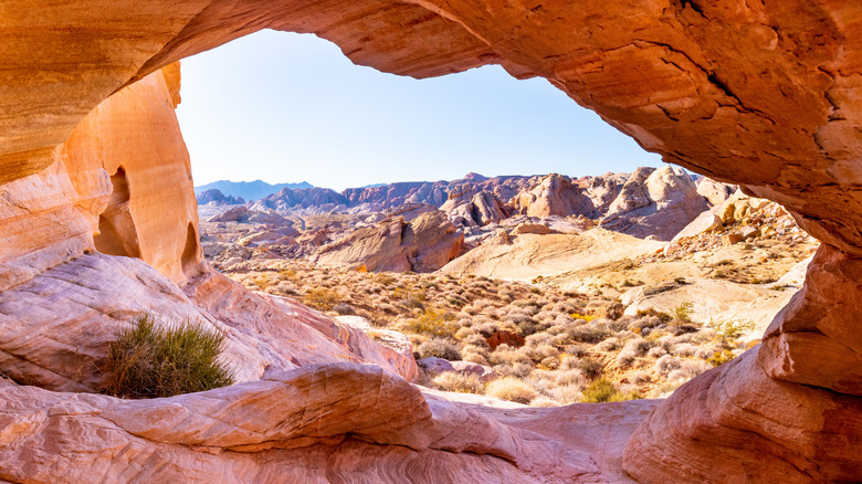 Nevada's Valley Of Fire State Park Offers An Iconic Trail Known For Its ...