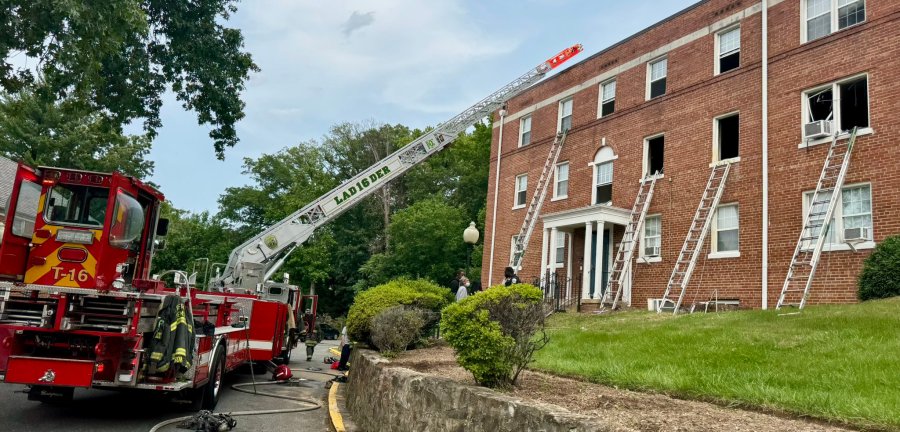 Man dies in hospital after Southeast DC apartment fire