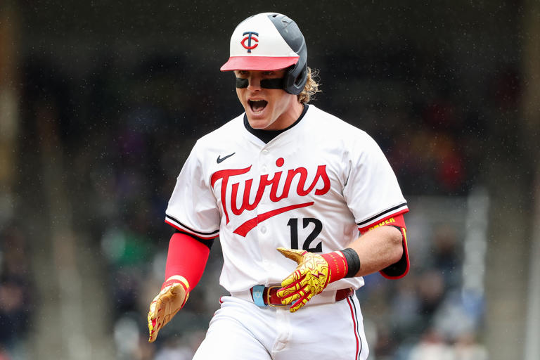 Watch: Twins CF Harrison Bader makes crazy diving catch