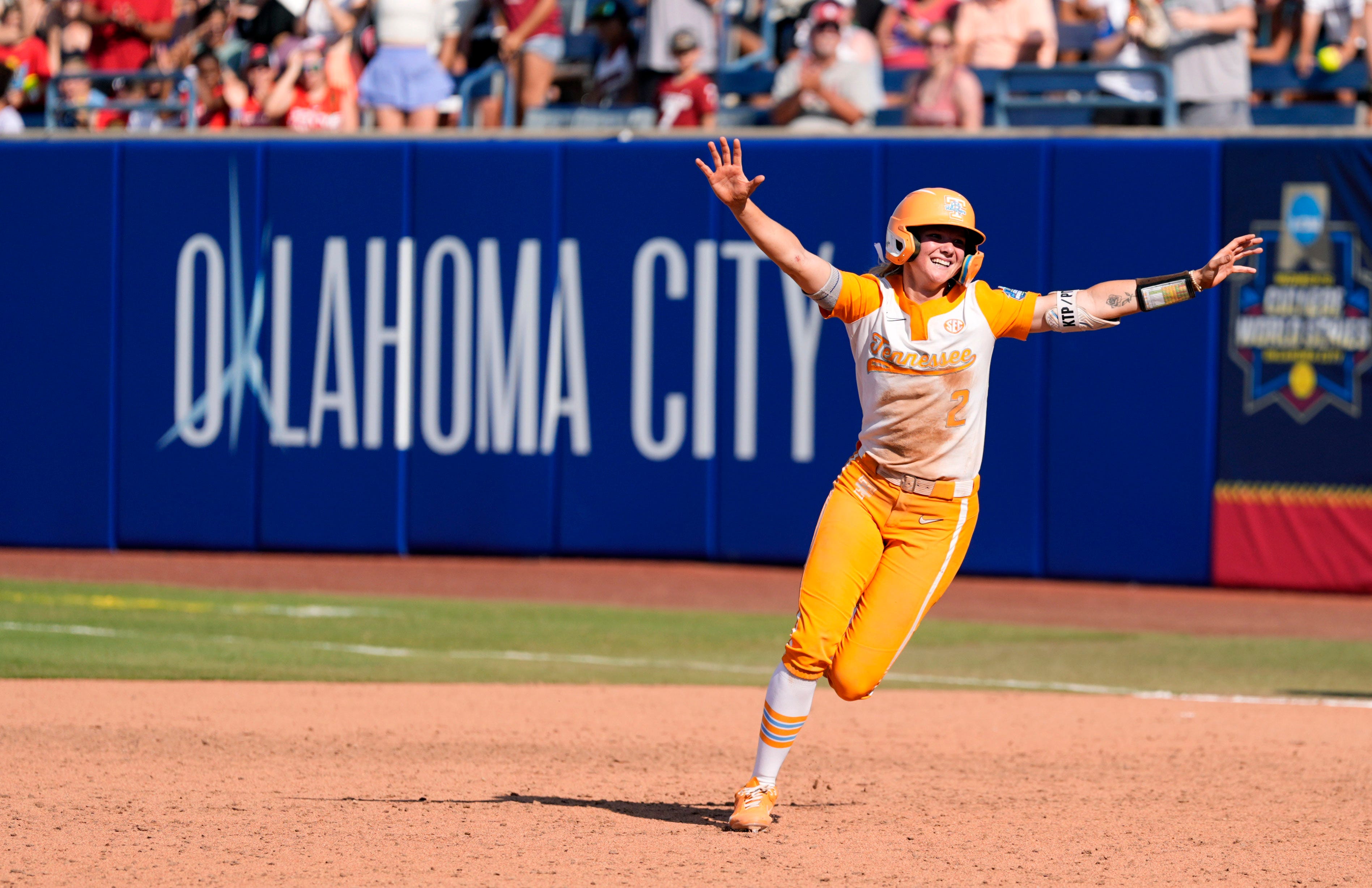 WCWS scores: Bracket, TV schedule for NCAA softball tournament