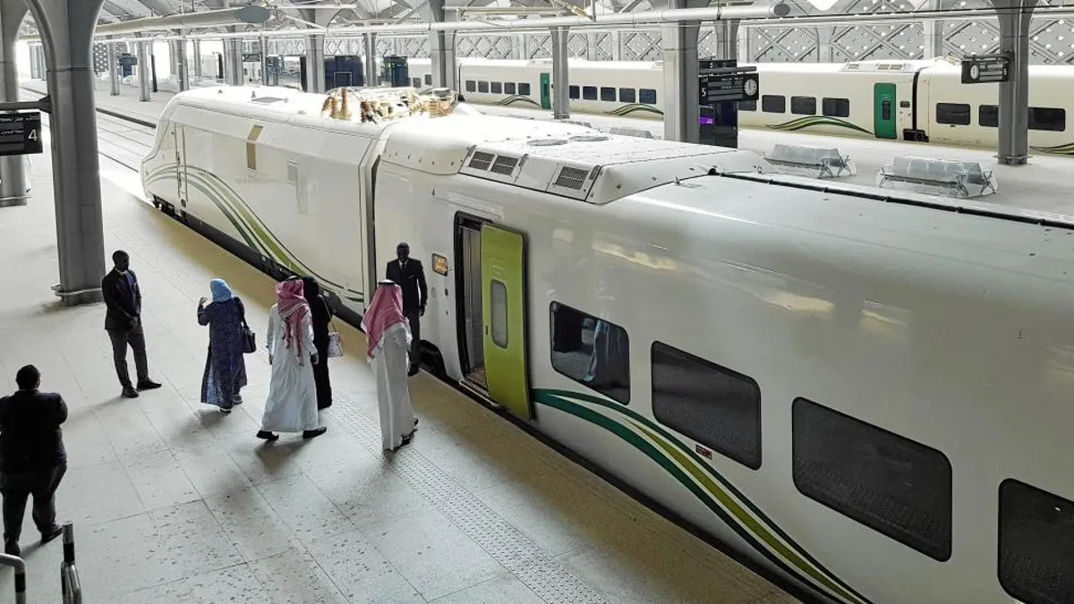 Los nuevos trenes de Talgo para el «AVE a La Meca», parados