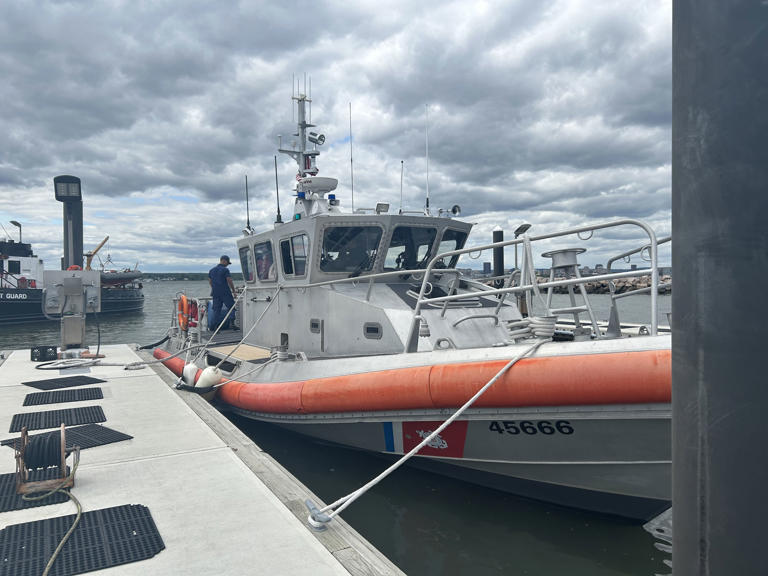 Plane goes down in Long Island Sound near airport in New Haven, Conn.
