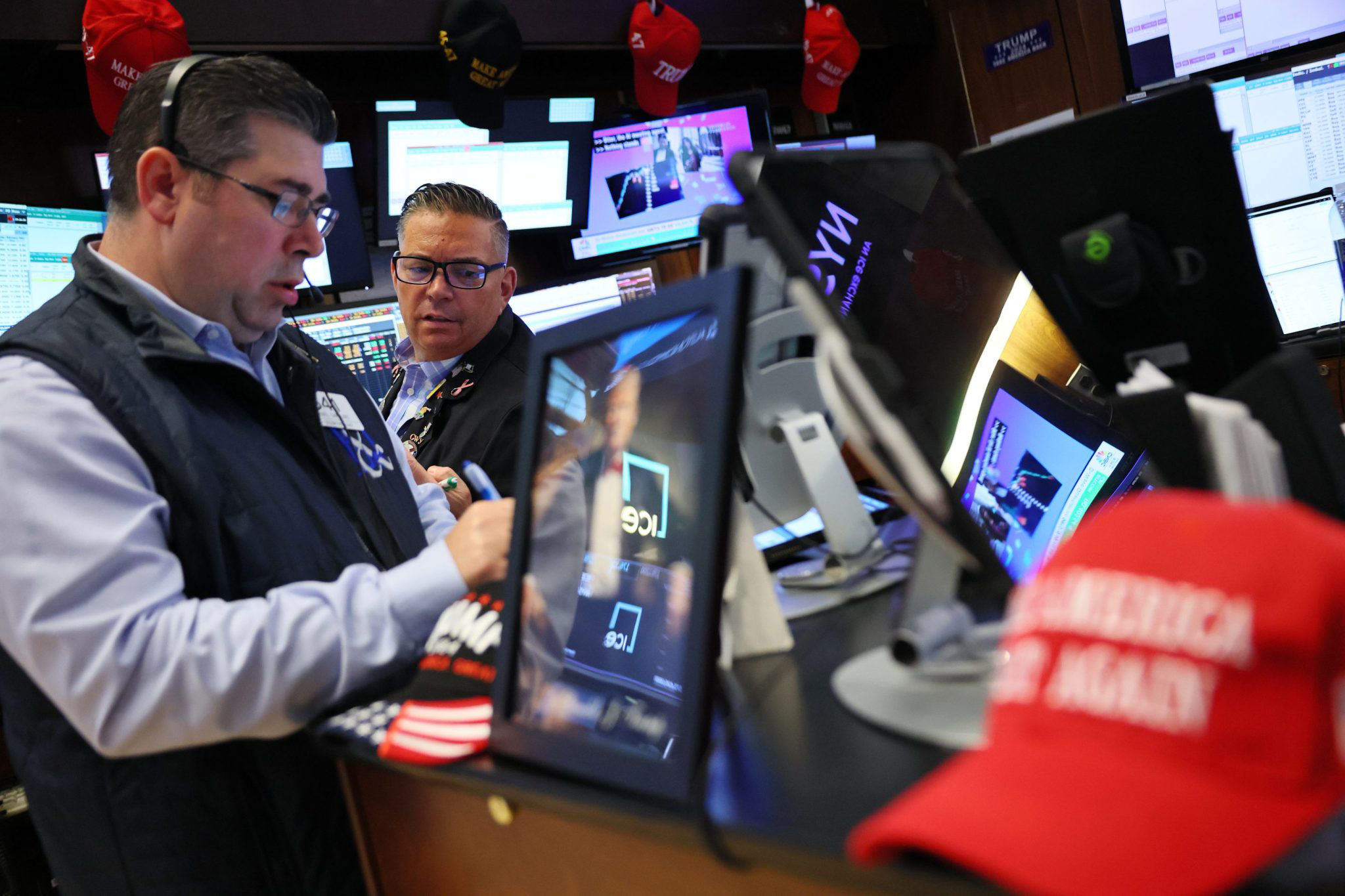 Dow futures dip as Wall Street weighs likelihood of Trump’s latest ... Dow futures dip as Wall Street weighs likelihood of Trump’s latest ...