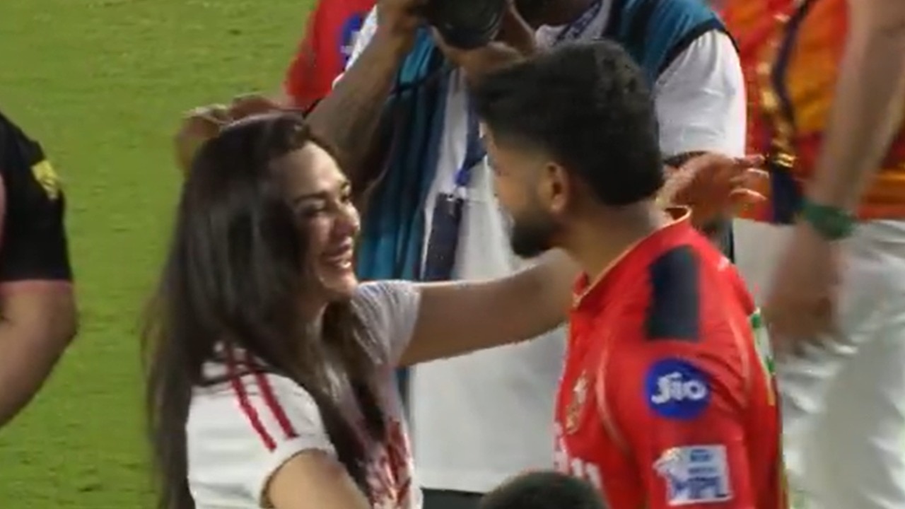 Emotional Preity Zinta celebrates with Shreyas Iyer after PBKS reach ...