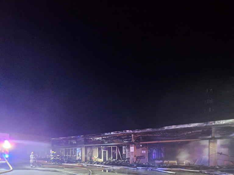 KCFD responds to vacant commercial strip mall fire in Kansas City