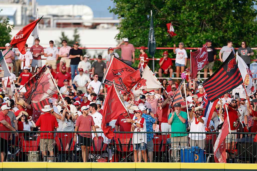 Razorbacks advance to NCAA Tournament super regional